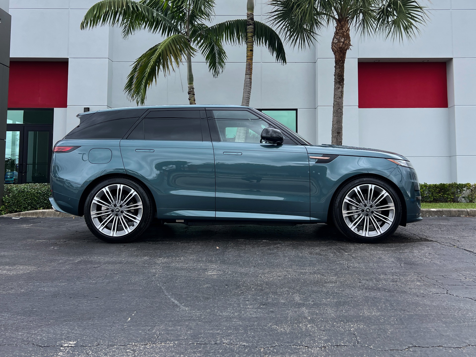 Used 2025 Land Rover Range Rover Sport P460e Dynamic SE For Sale ...